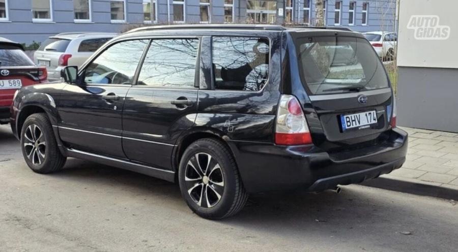 Black Subaru Forester 2005 in Vilnius, with an engine capacity of 2.00 L and mileage of 190 thousand km for 2500 €, photo 4 on AUTOMOTO.COM.LV