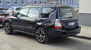 Melns Subaru Forester 2005 Viļņa, ar dzinēja tilpumu 2.00 L un nobraukumu 190 tūkst. km par 2500 €, foto 4 vietnē AUTOMOTO.COM.LV