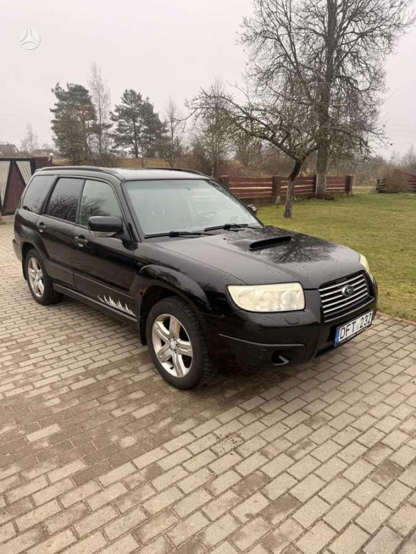 Black Subaru Forester 2006 in Trakai, with an engine capacity of 2.46 L and mileage of 305 thousand km for 1999 €, photo 2 on AUTOMOTO.COM.LV