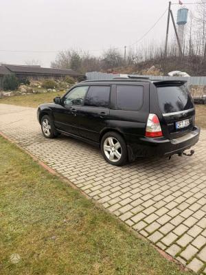 Melns Subaru Forester 2006 Trakai, ar dzinēja tilpumu 2.46 L un nobraukumu 305 tūkst. km par 1999 €, foto 4 vietnē AUTOMOTO.COM.LV