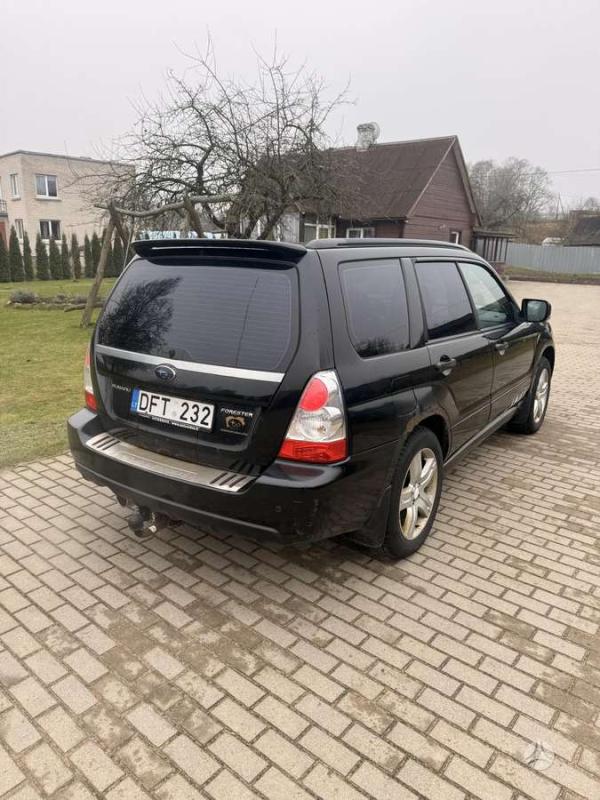 Black Subaru Forester 2006 in Trakai, with an engine capacity of 2.46 L and mileage of 305 thousand km for 1999 €, photo 5 on AUTOMOTO.COM.LV