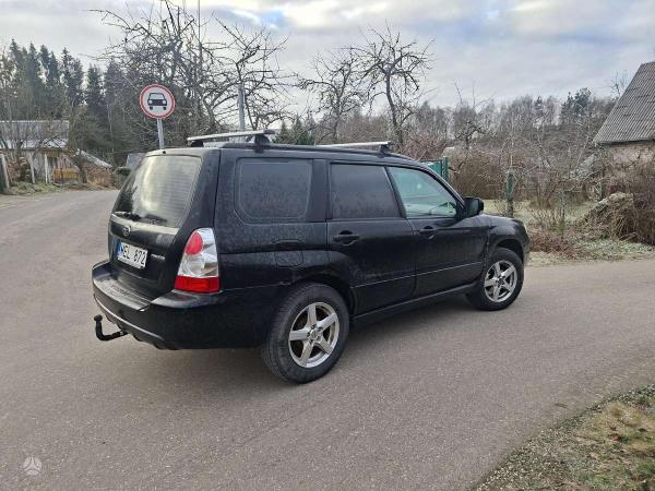 Black Subaru Forester 2006 in Sirvintos, with an engine capacity of 1.99 L and mileage of 349 thousand km for 1350 €, photo 2 on AUTOMOTO.COM.LV