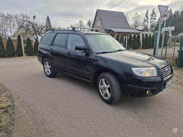 Black Subaru Forester 2006 in Sirvintos, with an engine capacity of 1.99 L and mileage of 349 thousand km for 1350 €, photo 3 on AUTOMOTO.COM.LV