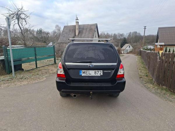 Black Subaru Forester 2006 in Sirvintos, with an engine capacity of 1.99 L and mileage of 349 thousand km for 1350 €, photo 4 on AUTOMOTO.COM.LV