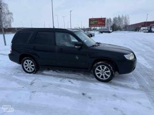 Black Subaru Forester 2006 in Kaisiadorys, with an engine capacity of 2.00 L and mileage of 308 thousand km for 3500 €, photo 2 on AUTOMOTO.COM.LV