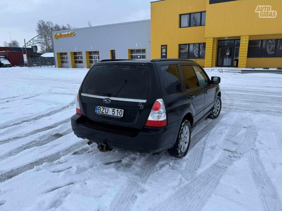 Black Subaru Forester 2006 in Kaisiadorys, with an engine capacity of 2.00 L and mileage of 308 thousand km for 3500 €, photo 3 on AUTOMOTO.COM.LV