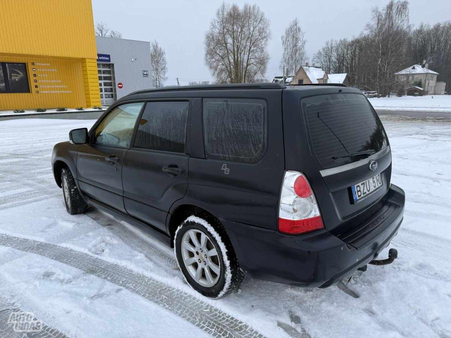 Black Subaru Forester 2006 in Kaisiadorys, with an engine capacity of 2.00 L and mileage of 308 thousand km for 3500 €, photo 4 on AUTOMOTO.COM.LV