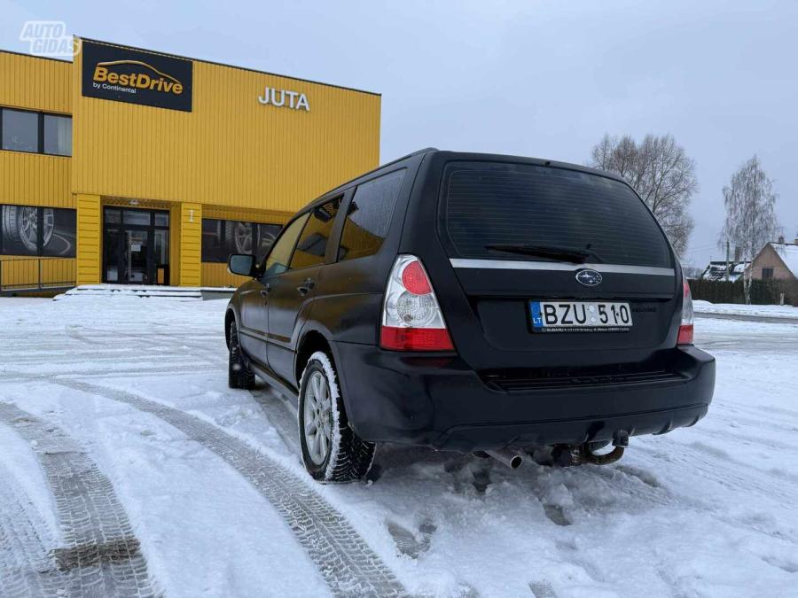 Black Subaru Forester 2006 in Kaisiadorys, with an engine capacity of 2.00 L and mileage of 308 thousand km for 3500 €, photo 5 on AUTOMOTO.COM.LV
