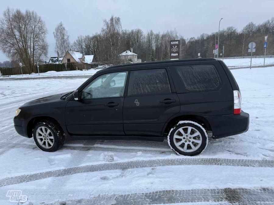 Black Subaru Forester 2006 in Kaisiadorys, with an engine capacity of 2.00 L and mileage of 308 thousand km for 3500 €, photo 6 on AUTOMOTO.COM.LV