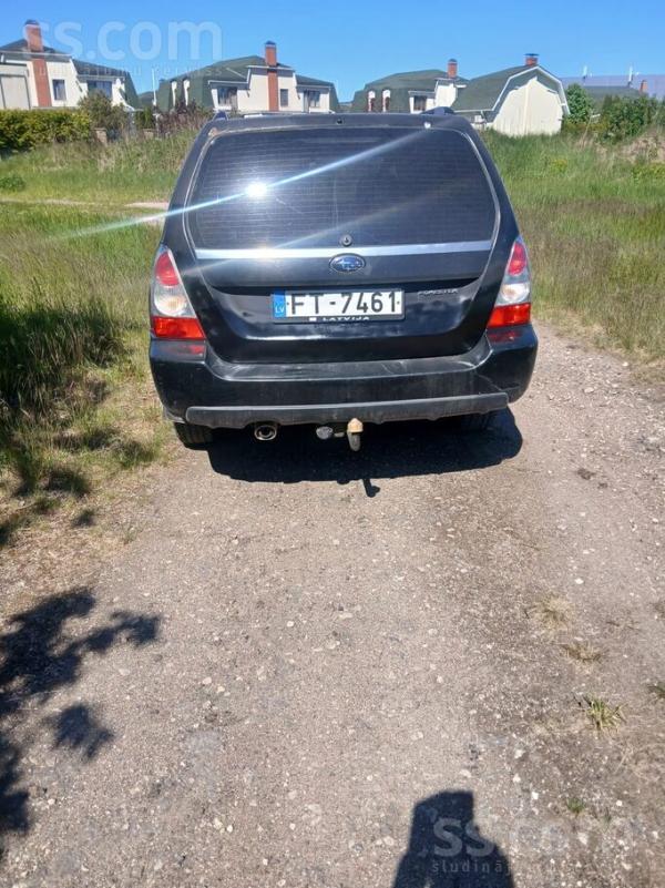 Black Subaru Forester 2006 in Riga, with an engine capacity of 2.00 L and mileage of 327 thousand km for 1300 €, photo 2 on AUTOMOTO.COM.LV