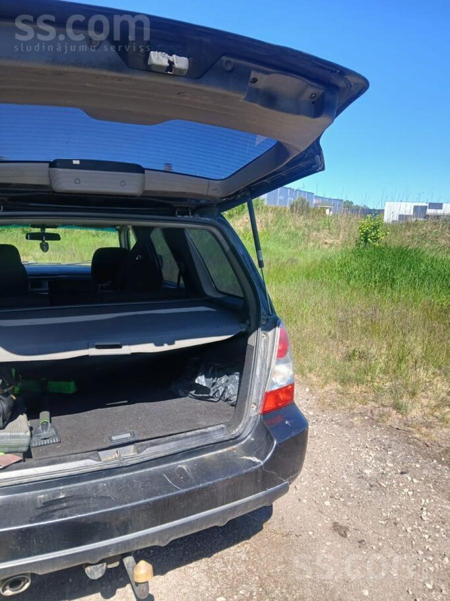 Melns Subaru Forester 2006 Rīga, ar dzinēja tilpumu 2.00 L un nobraukumu 327 tūkst. km par 1300 €, foto 4 vietnē AUTOMOTO.COM.LV