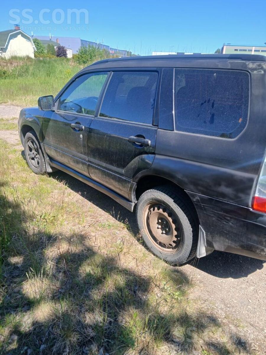 Melns Subaru Forester 2006 Rīga, ar dzinēja tilpumu 2.00 L un nobraukumu 327 tūkst. km par 1300 €, foto 5 vietnē AUTOMOTO.COM.LV
