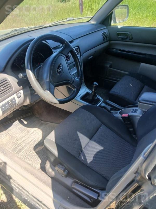 Black Subaru Forester 2006 in Riga, with an engine capacity of 2.00 L and mileage of 327 thousand km for 1300 €, photo 5 on AUTOMOTO.COM.LV