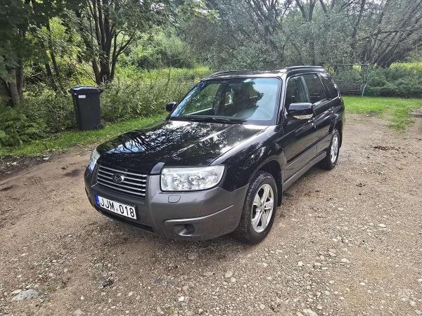 Subaru Forester 2006 Viļņa vietnē Melns Subaru Forester 2006 Viļņa, ar dzinēja tilpumu 1.99 L un nobraukumu 226 tūkst. km par 2490 €, foto 4 vietnē AUTOMOTO.COM.LV