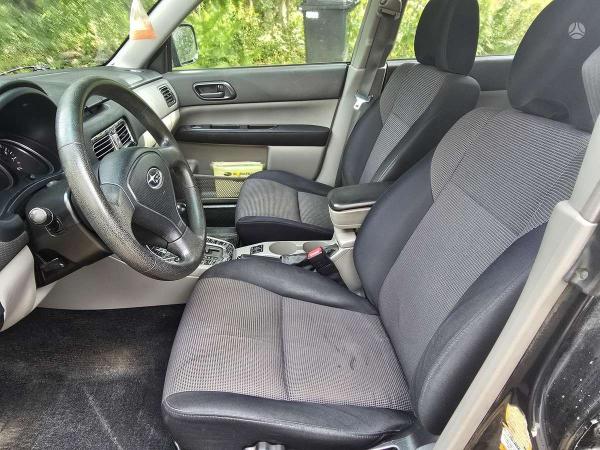 Subaru Forester 2006 Viļņa vietnē Melns Subaru Forester 2006 Viļņa, ar dzinēja tilpumu 1.99 L un nobraukumu 226 tūkst. km par 2490 €, foto 9 vietnē AUTOMOTO.COM.LV