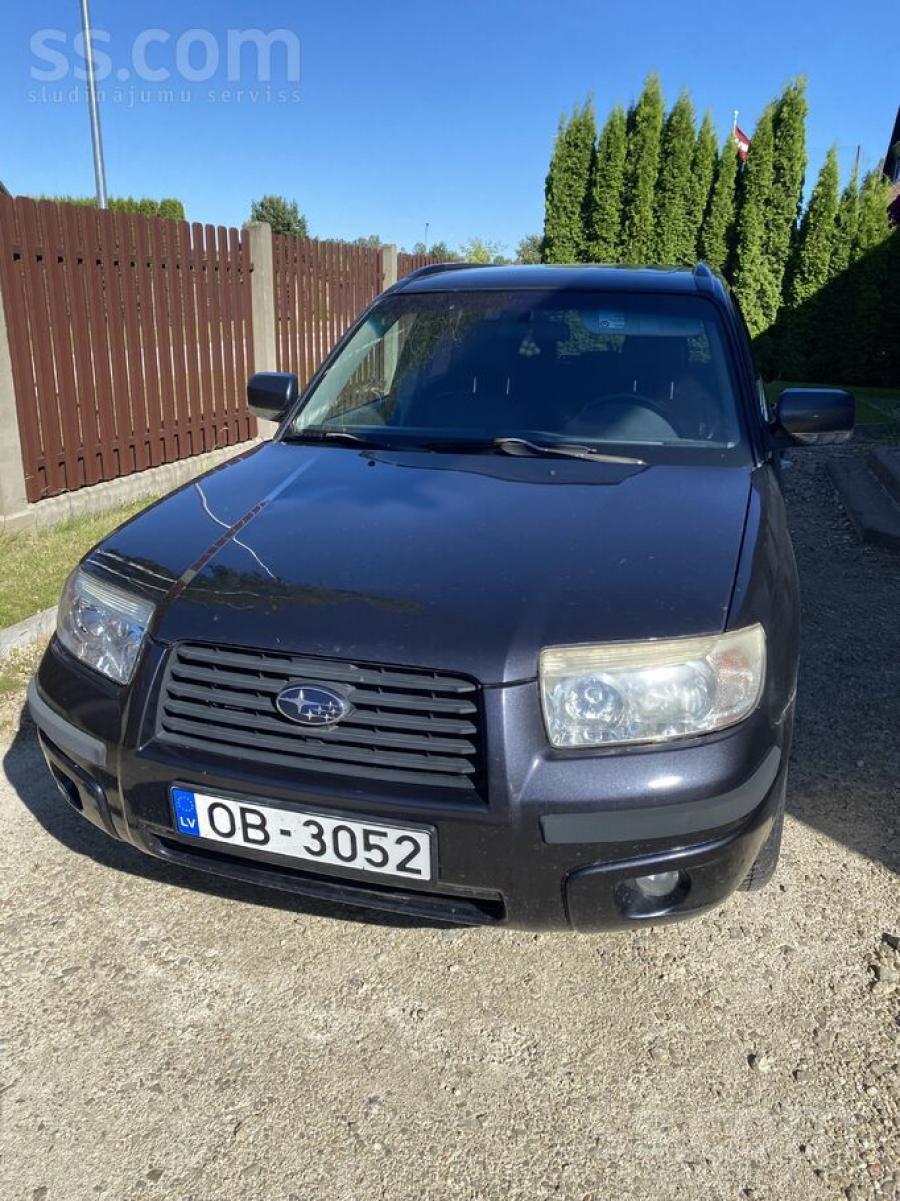 Black Subaru Forester 2007 in Ogre, with an engine capacity of 2.00 L and mileage of 283 thousand km for 970 €, photo 1 on AUTOMOTO.COM.LV