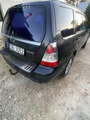 Black Subaru Forester 2007 in Ogre, with an engine capacity of 2.00 L and mileage of 283 thousand km for 970 €, photo 4 on AUTOMOTO.COM.LV