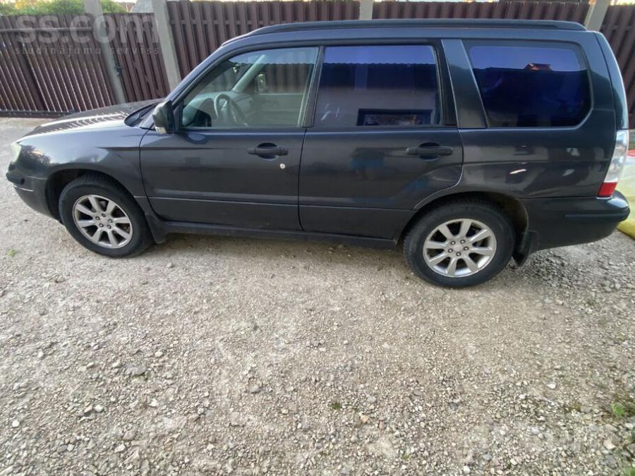 Black Subaru Forester 2007 in Ogre, with an engine capacity of 2.00 L and mileage of 283 thousand km for 970 €, photo 5 on AUTOMOTO.COM.LV