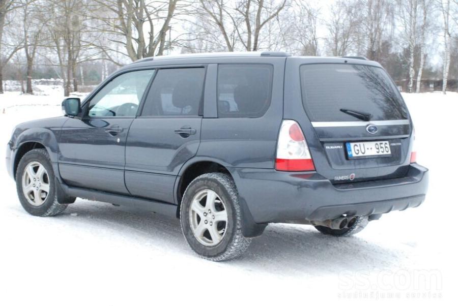 Black Subaru Forester 2007 in Riga, with an engine capacity of 2.50 L and mileage of 246 thousand km for 5100 €, photo 3 on AUTOMOTO.COM.LV