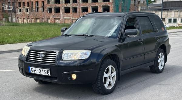 Black Subaru Forester 2007 in Siauliai, with an engine capacity of 2.00 L and mileage of 219 thousand km for 2250 €, photo 3 on AUTOMOTO.COM.LV