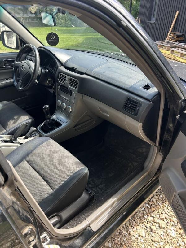 Black Subaru Forester 2007 in Riga, with an engine capacity of 2.00 L and mileage of 301 thousand km for 1900 €, photo 7 on AUTOMOTO.COM.LV