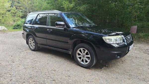 Black Subaru Forester 2007 in Vilnius, with an engine capacity of 1.99 L and mileage of 165 thousand km for 3350 €, photo 4 on AUTOMOTO.COM.LV