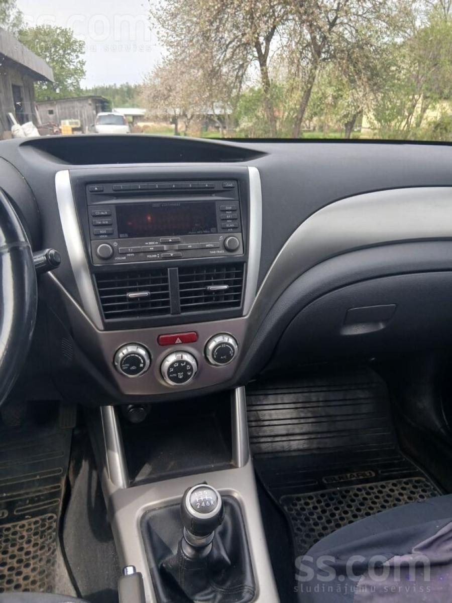 Melns Subaru Forester 2008 Rīga, ar dzinēja tilpumu 2.00 L un nobraukumu 400 tūkst. km par 2200 €, foto 6 vietnē AUTOMOTO.COM.LV