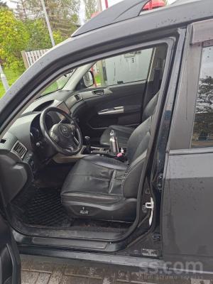 Melns Subaru Forester 2008 Rīga, ar dzinēja tilpumu 2.50 L un nobraukumu 378 tūkst. km par 3000 €, foto 6 vietnē AUTOMOTO.COM.LV