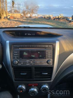 Black Subaru Forester 2008 in Riga, with an engine capacity of 2.00 L and mileage of 400 thousand km for 1500 €, photo 9 on AUTOMOTO.COM.LV