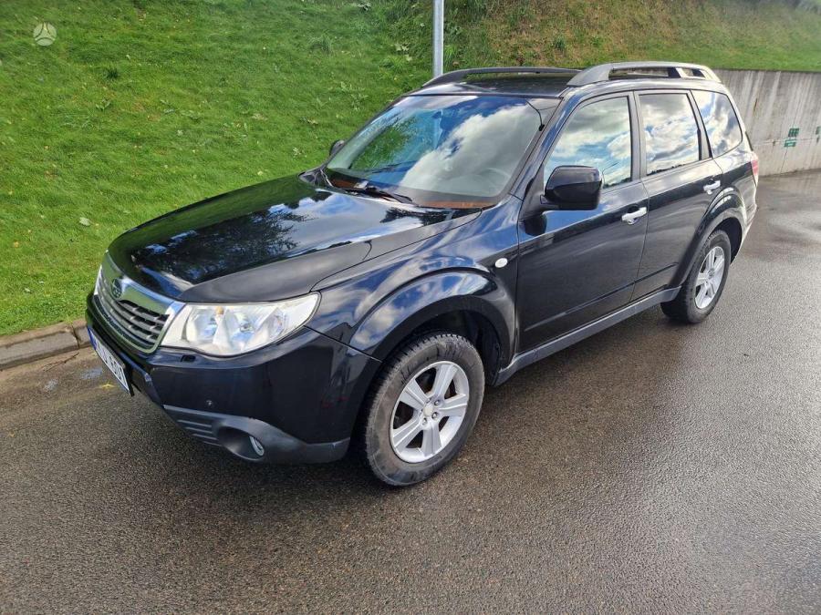 Black Subaru Forester 2008 in Vilnius, with an engine capacity of 1.99 L and mileage of 190 thousand km for 4999 €, photo 3 on AUTOMOTO.COM.LV