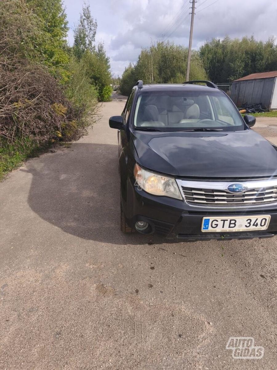 Black Subaru Forester 2008 in Kaunas, with an engine capacity of 2.50 L and mileage of 236 thousand km for 2050 €, photo 1 on AUTOMOTO.COM.LV