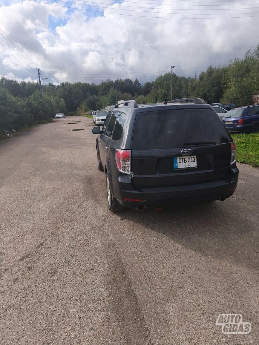 Black Subaru Forester 2008 in Kaunas, with an engine capacity of 2.50 L and mileage of 236 thousand km for 2050 €, photo 4 on AUTOMOTO.COM.LV