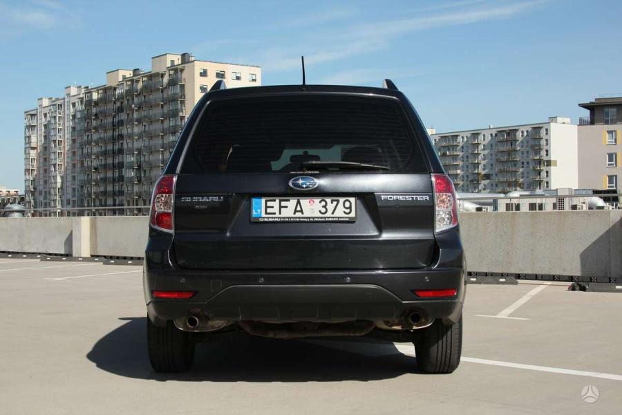 Black Subaru Forester 2008 in Vilnius, with an engine capacity of 1.99 L and mileage of 174 thousand km for 3800 €, photo 3 on AUTOMOTO.COM.LV