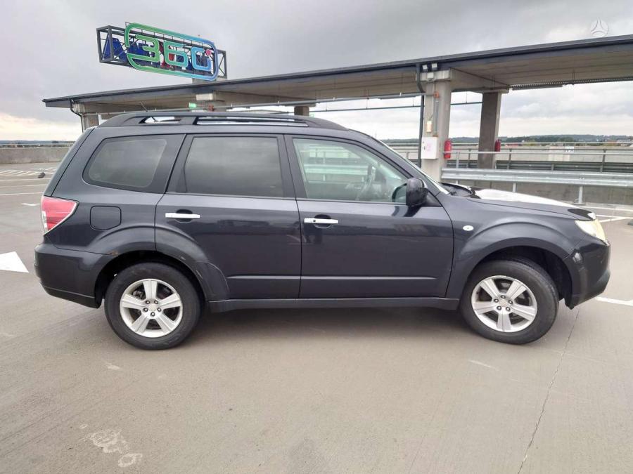 Black Subaru Forester 2008 in Vilnius, with an engine capacity of 1.99 L and mileage of 174 thousand km for 3800 €, photo 4 on AUTOMOTO.COM.LV