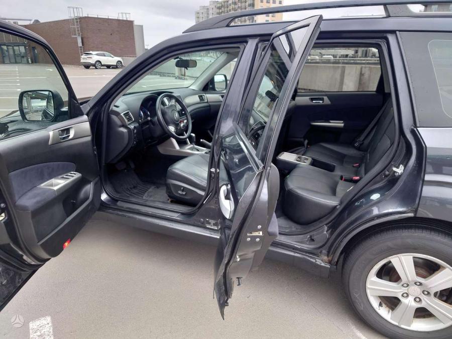 Black Subaru Forester 2008 in Vilnius, with an engine capacity of 1.99 L and mileage of 174 thousand km for 3800 €, photo 9 on AUTOMOTO.COM.LV