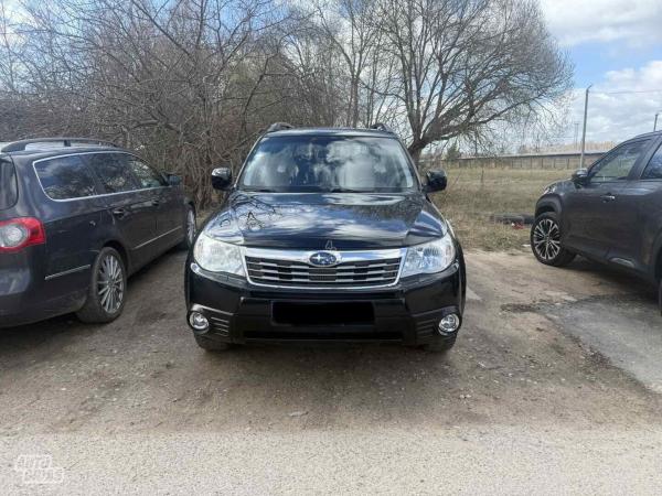 Melns Subaru Forester 2009 Panevēža, ar dzinēja tilpumu 2.00 L un nobraukumu 292 tūkst. km par 5299 €, foto 3 vietnē AUTOMOTO.COM.LV