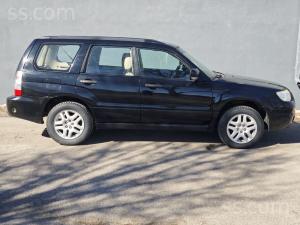 Black Subaru Forester 2009 in Ogre, with an engine capacity of 2.00 L and mileage of 287 thousand km for 2790 €, photo 5 on AUTOMOTO.COM.LV