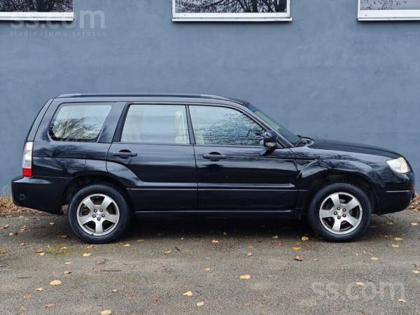 Black Subaru Forester 2009 in Ogre, with an engine capacity of 2.00 L and mileage of 285 thousand km for 2795 €, photo 4 on AUTOMOTO.COM.LV