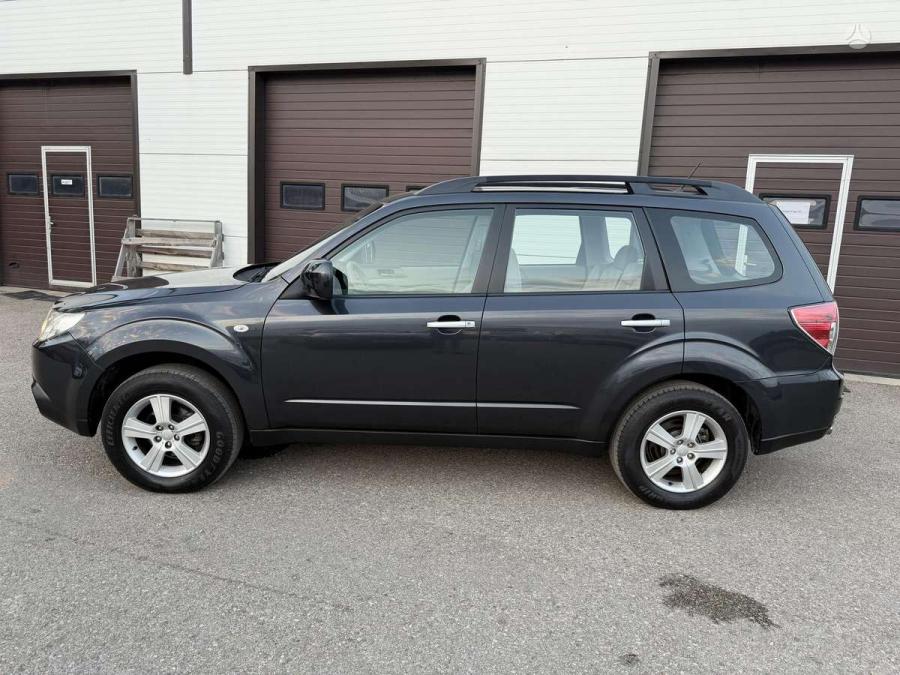 Black Subaru Forester 2009 in Utena, with an engine capacity of 2.00 L and mileage of 235 thousand km for 6500 €, photo 16 on AUTOMOTO.COM.LV