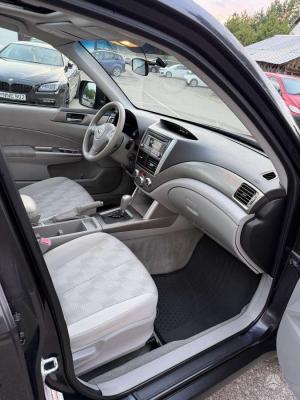 Black Subaru Forester 2009 in Utena, with an engine capacity of 2.00 L and mileage of 235 thousand km for 6500 €, photo 28 on AUTOMOTO.COM.LV
