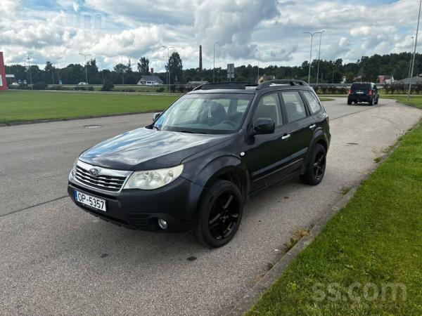 Black Subaru Forester 2009 in Ogre, with an engine capacity of 2.00 L and mileage of 365 thousand km for 2300 €, photo 2 on AUTOMOTO.COM.LV