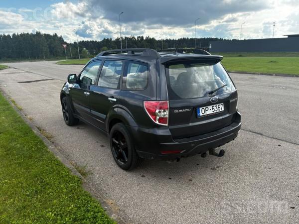 Black Subaru Forester 2009 in Ogre, with an engine capacity of 2.00 L and mileage of 365 thousand km for 2300 €, photo 3 on AUTOMOTO.COM.LV
