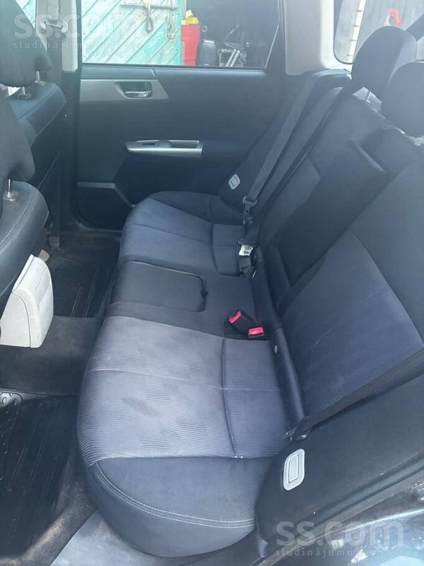 Black Subaru Forester 2009 in Ogre, with an engine capacity of 2.00 L and mileage of 365 thousand km for 2300 €, photo 6 on AUTOMOTO.COM.LV