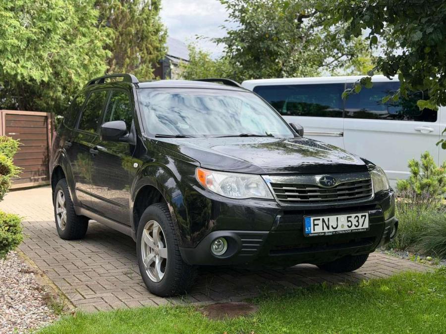 Black Subaru Forester 2010 in Kaunas, with an engine capacity of 2.46 L and mileage of 232 thousand km for 4300 €, photo 4 on AUTOMOTO.COM.LV
