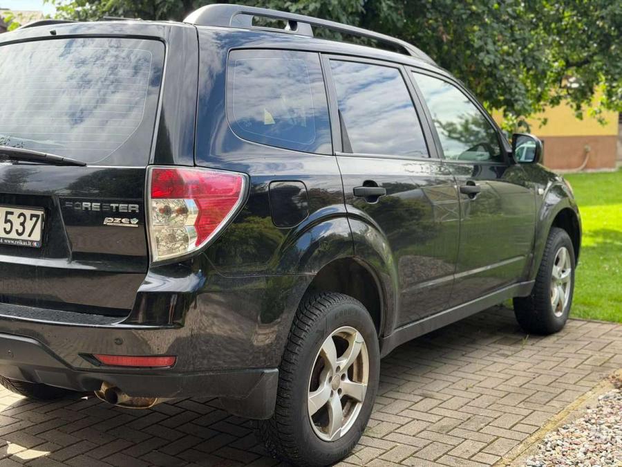 Black Subaru Forester 2010 in Kaunas, with an engine capacity of 2.46 L and mileage of 232 thousand km for 4300 €, photo 5 on AUTOMOTO.COM.LV