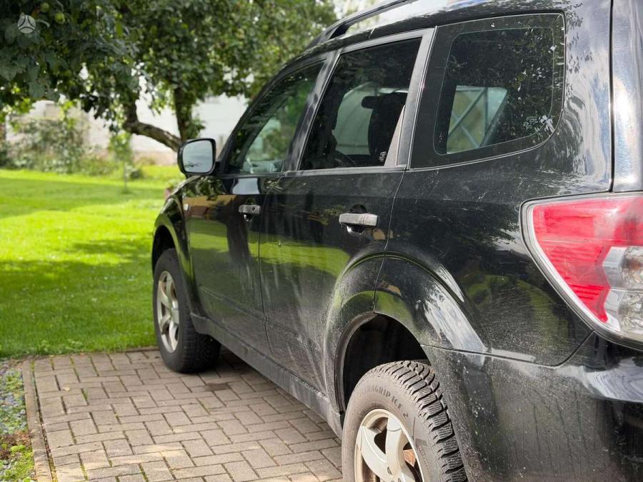 Black Subaru Forester 2010 in Kaunas, with an engine capacity of 2.46 L and mileage of 232 thousand km for 4300 €, photo 7 on AUTOMOTO.COM.LV