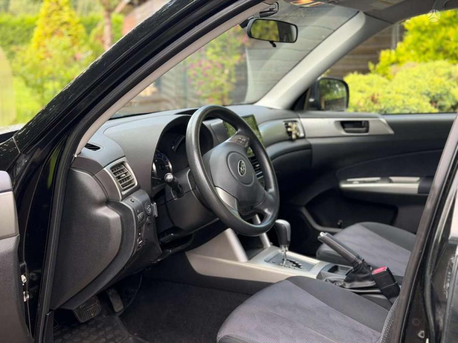 Black Subaru Forester 2010 in Kaunas, with an engine capacity of 2.46 L and mileage of 232 thousand km for 4300 €, photo 9 on AUTOMOTO.COM.LV