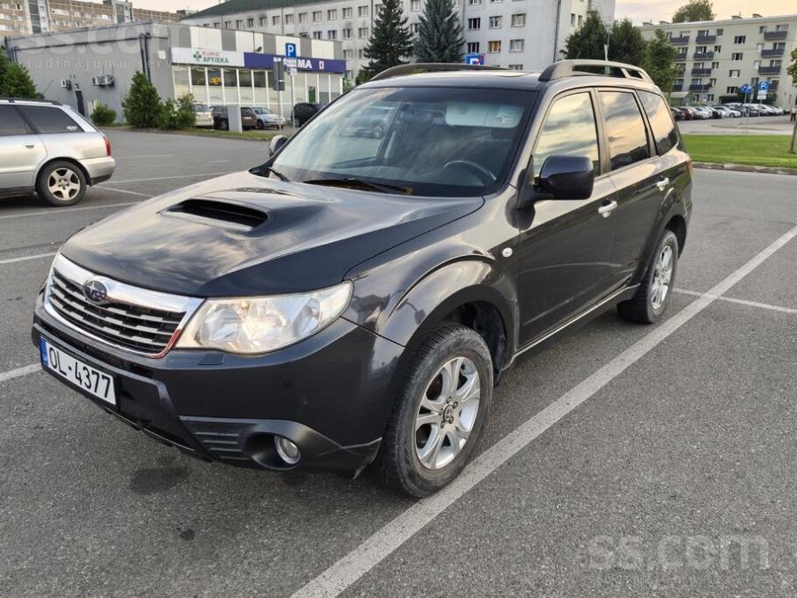 Black Subaru Forester 2010 in Riga, with an engine capacity of 2.00 L and mileage of 242 thousand km for 5000 €, photo 1 on AUTOMOTO.COM.LV