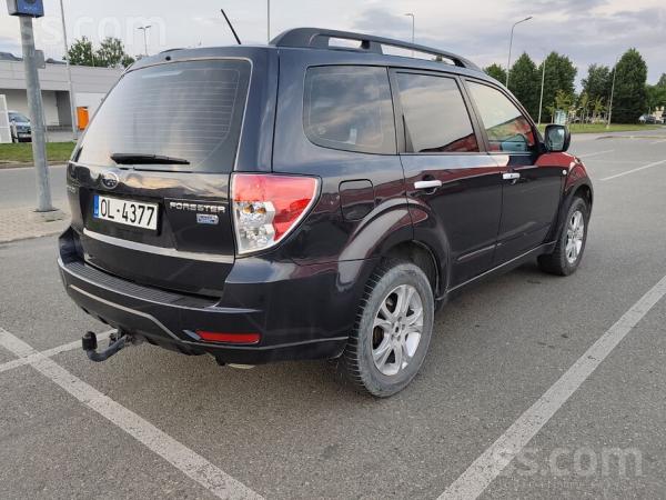 Melns Subaru Forester 2010 Rīga, ar dzinēja tilpumu 2.00 L un nobraukumu 242 tūkst. km par 5000 €, foto 3 vietnē AUTOMOTO.COM.LV