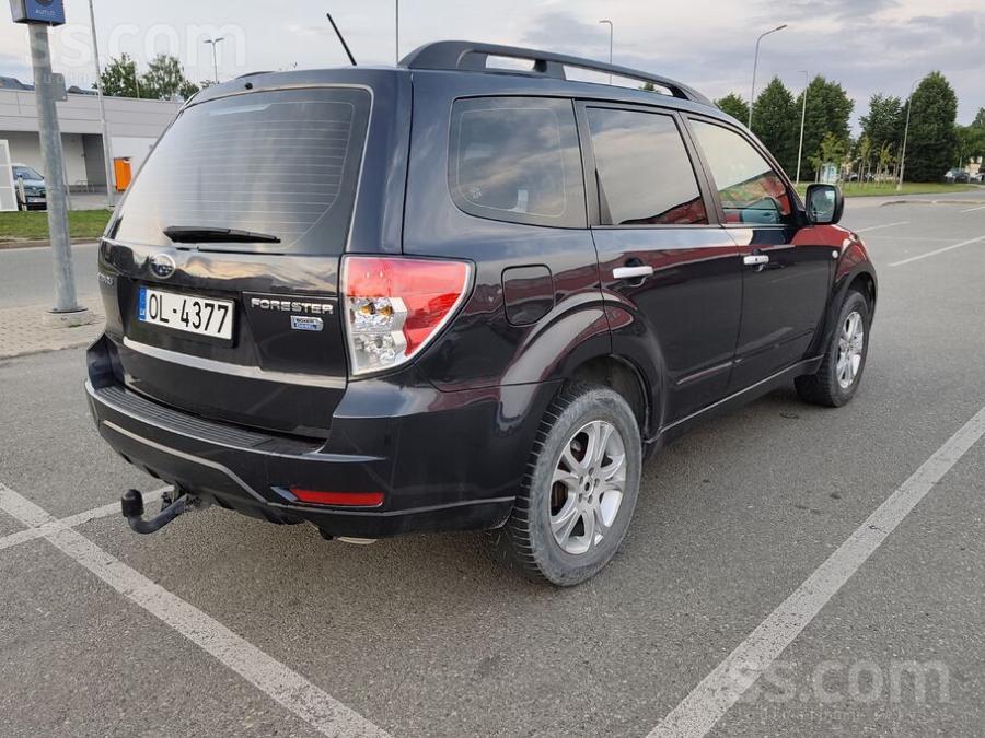 Black Subaru Forester 2010 in Riga, with an engine capacity of 2.00 L and mileage of 242 thousand km for 5000 €, photo 4 on AUTOMOTO.COM.LV